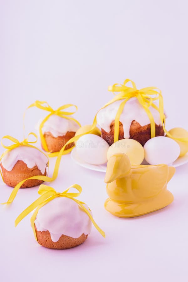 Decorated Easter Cakes and Eggs. Stock Photo - Image of duckling, faith ...