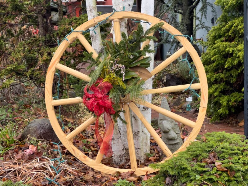 Decorated Rustic Wagon Wheel Stock Photo - Image of wagon, heritage ...