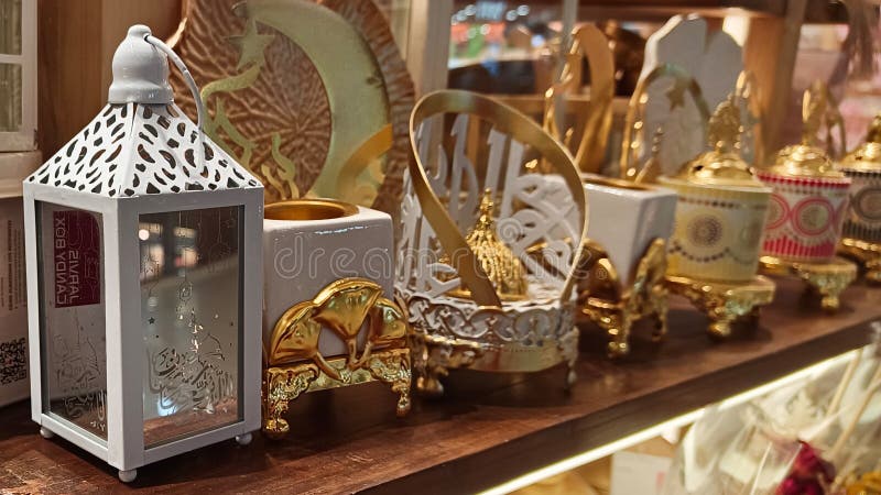 Decorating Lighting Accessories and Displays for the Ramadan Theme ...