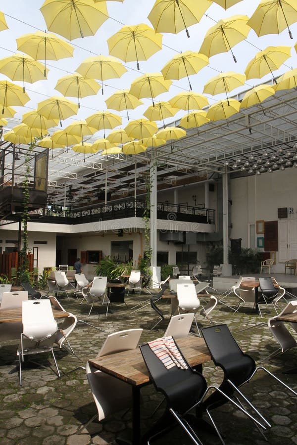 Decorating a restaurant editorial photography. Image of java - 53539272