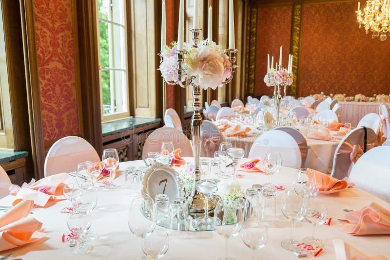Decoration of the Table in a Pink Style. Wedding Decorations in Pink ...