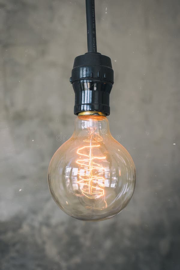 Decorative Antique Edison Style Light Bulbs.Vintage Light Bulbs Hanging ...