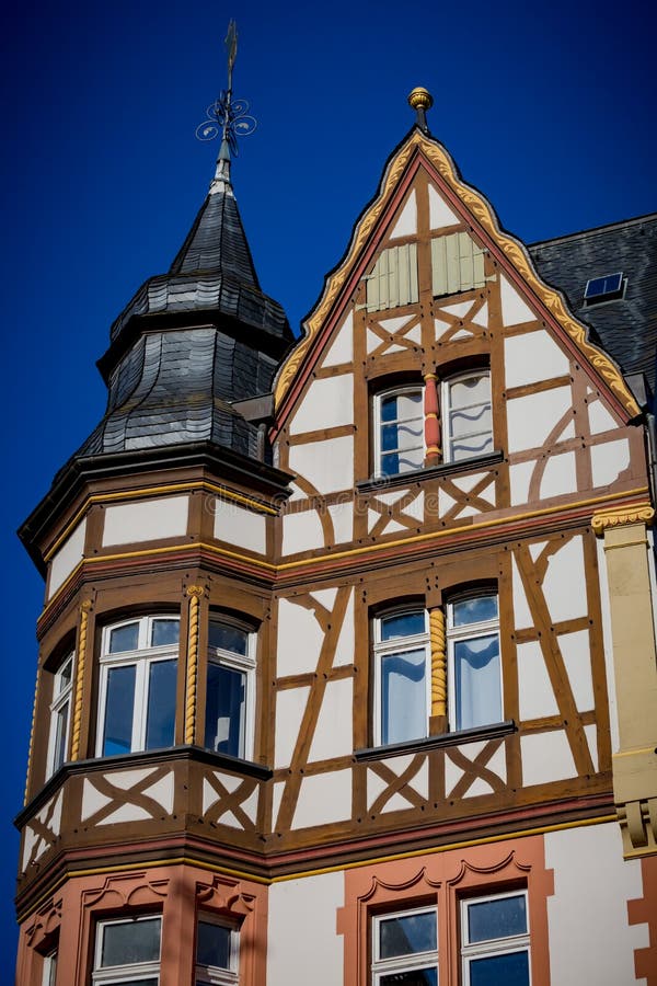 Decorative Building Facades in Bernkastel-Mosel Valley, Germany.CR2 ...