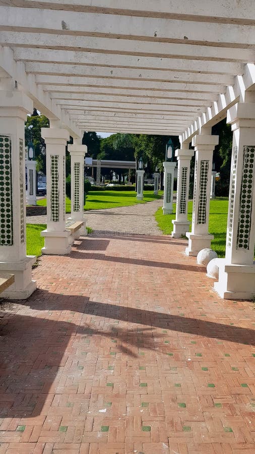 Decorative Columns with Tiles are Captivating Blend of Traditional ...