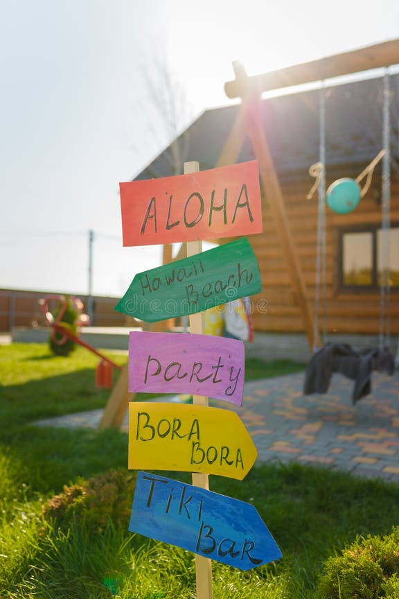 Decorative Pointer for Outdoors Hawaii Theme Birthday Party, Vertical ...