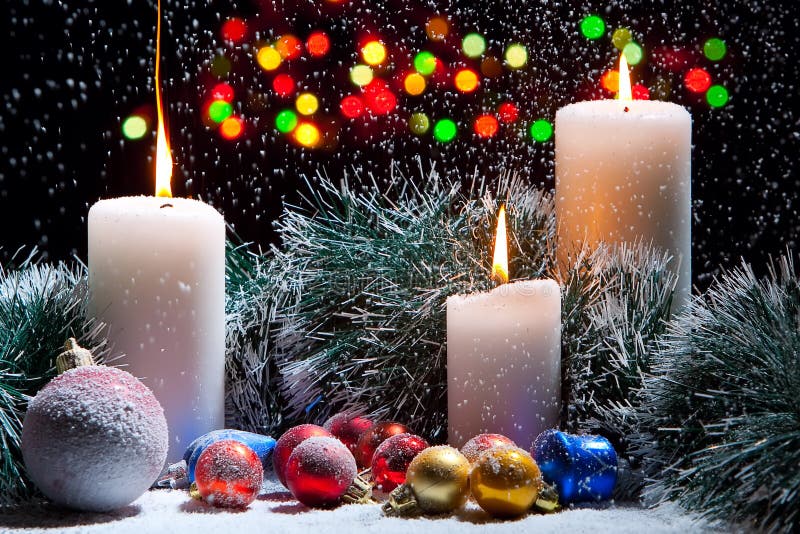 Decorazioni Di Natale Con Le Candele Fotografia Stock - Immagine di ...