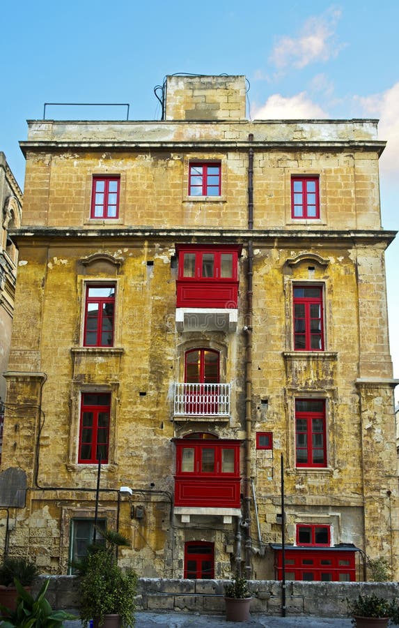 Decrepit Old House in Queens (New York) Stock Photo - Image of decay ...