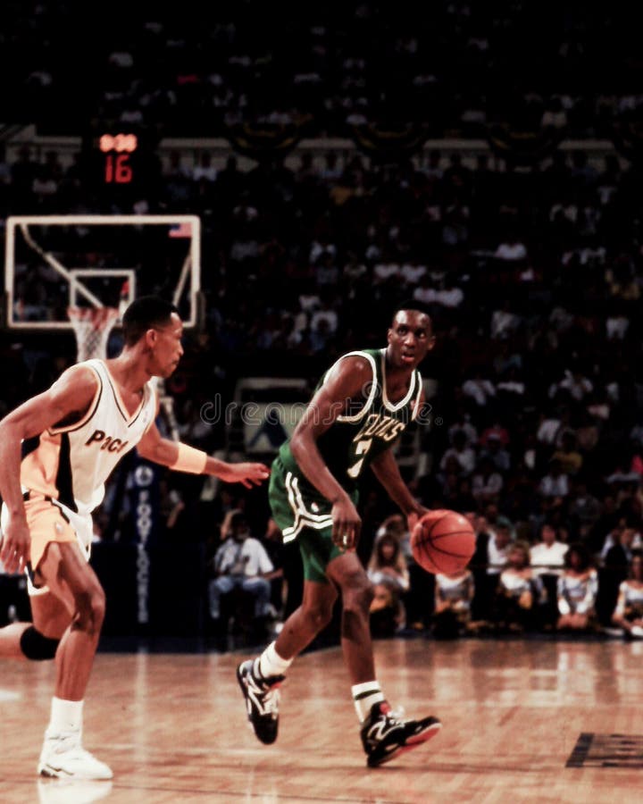 Dee Brown, Boston Celtics editorial photography. Image of point - 44437647