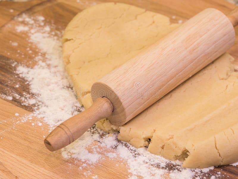 Deegrol en deeg stock foto. Image of eigengemaakt, teller - 114122686