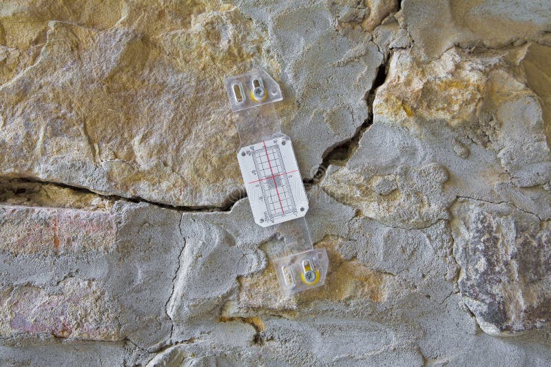 Plastic Mechanical Crack Meter Designed To Measure Movement Across ...
