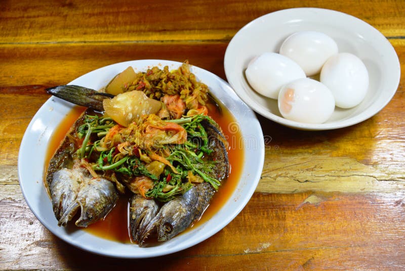 Deep Fried Striped Snake Head Fish in Mixed Hot and Sour Soup Eat with ...