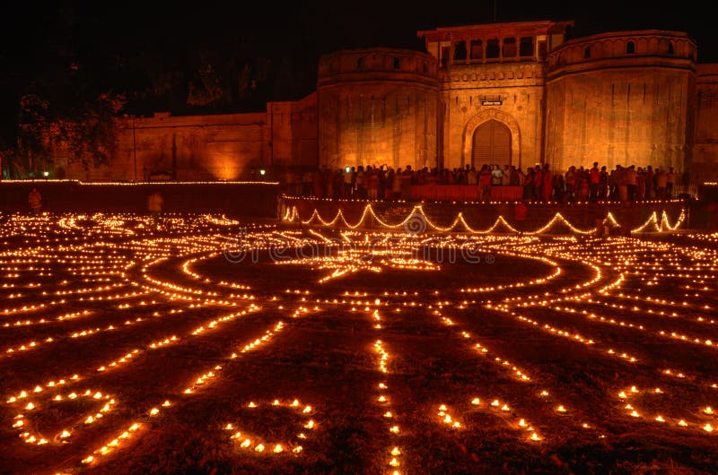 Deepotsav en shaniwar wada foto de archivo. Imagen de acontecimiento ...
