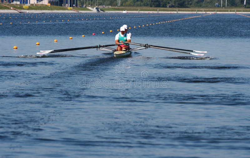 De Winnaar Van De Skiff Bij Het Roeien Primatorky Redactionele Foto ...