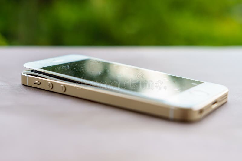 Defective smartphone. stock image. Image of battery, screen - 55107775