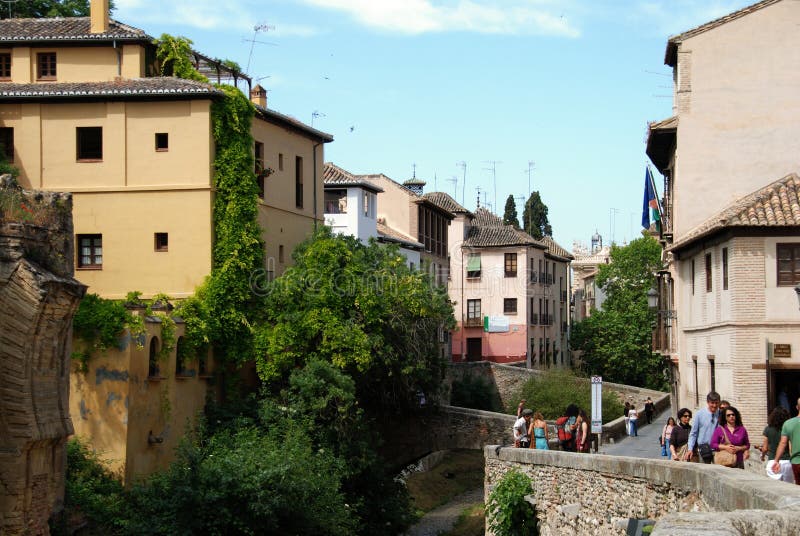 Del Darro Y Darro Río-Granada-España De Carrera Imagen de archivo ...