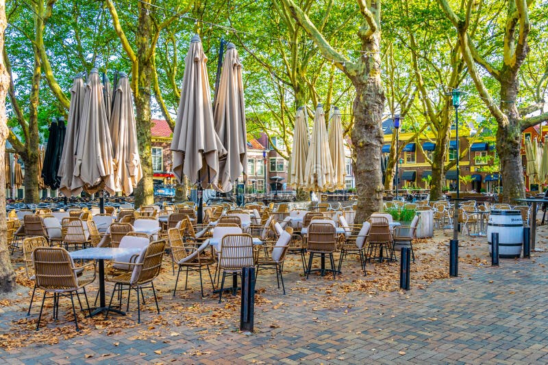 DELFT, NETHERLANDS, AUGUST 7, 2018: Beestenmarkt Square in Delft ...