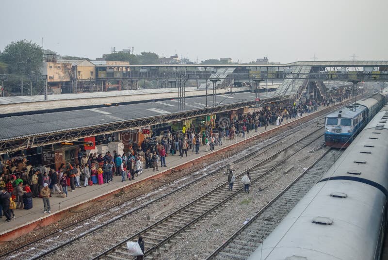 Delhi, India - January 10, 2012: Crowded Train Platform in New D ...