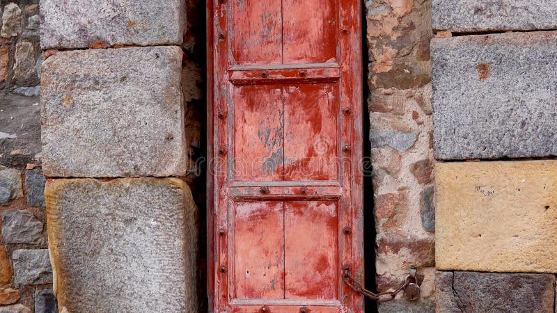02 01 2024, Delhi Wooden Locked Gate in Isa Khan Inner Gate Stock ...