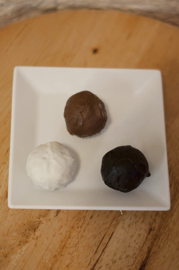 Deliciosas Bolas De Chocolate Foto de archivo - Imagen de bola ...
