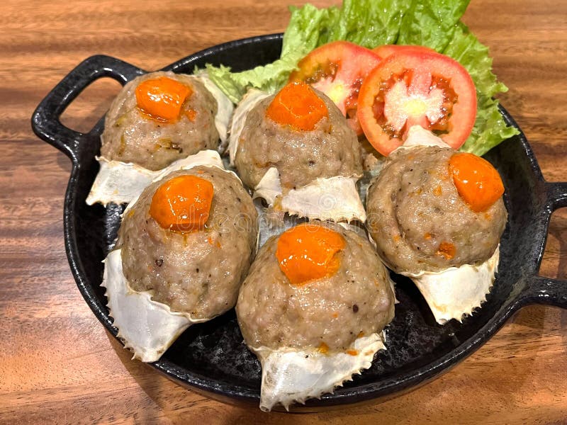 Delicious Crab Meat Cooked in Shell Stock Image - Image of cooked ...