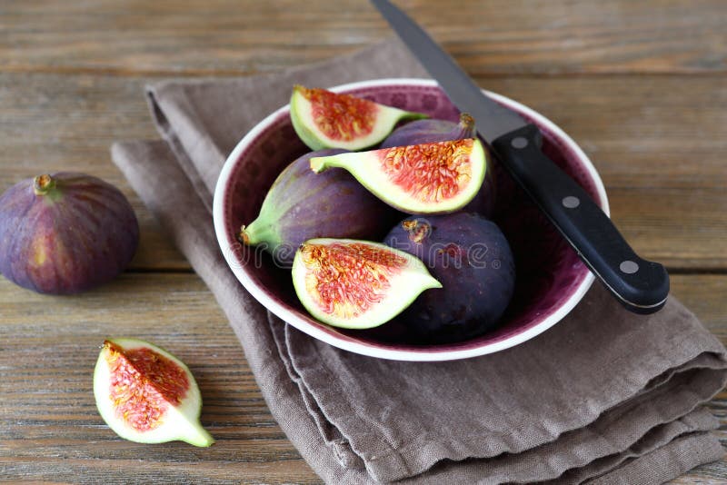 Delicious figs in a bowl stock image. Image of purple - 47720437