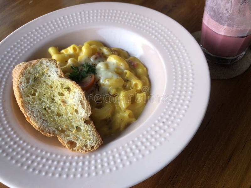 A Delicious Plate of Mac and Cheese Stock Image - Image of fish, latte ...