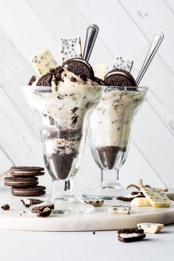 Delicious Refreshing Chocolate Cookies and Cream Ice Cream Dessert ...