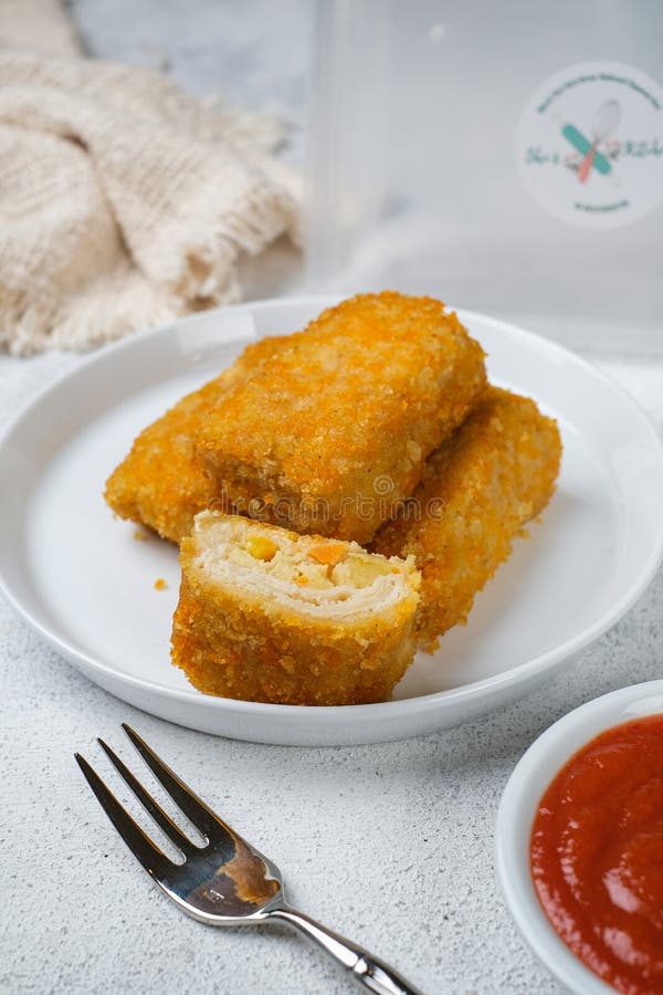 Risol Mayo, Risoles Mayo Mozzarella is a Small Patty Enclosed in Pastry ...