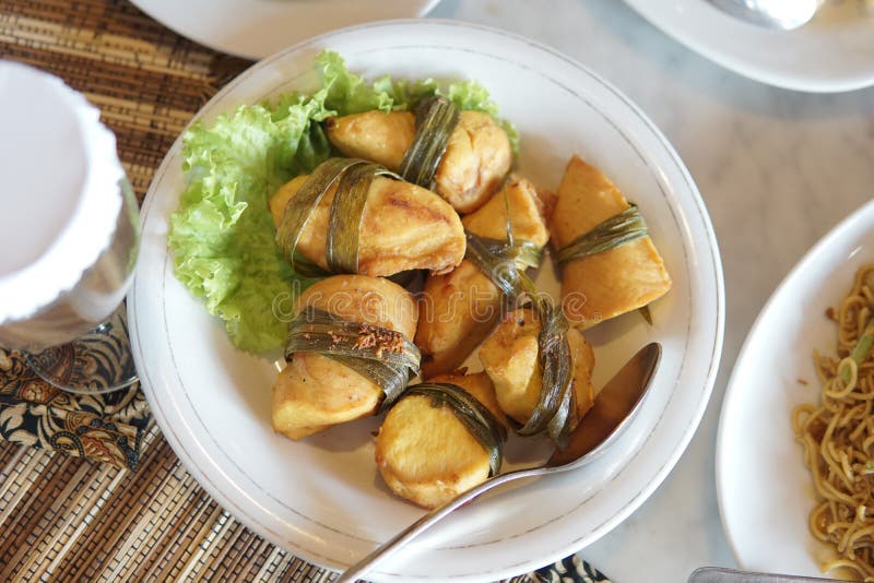 Delicious and Savory Fried Chicken Pieces Stock Image - Image of meal ...