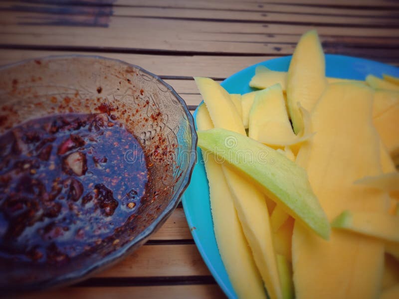 Yellow Mango with Chilli Dip Stock Photo - Image of closeup, healthy ...