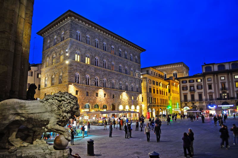 Della Signoria Della Piazza a Firenze Di Notte Fotografia Stock ...