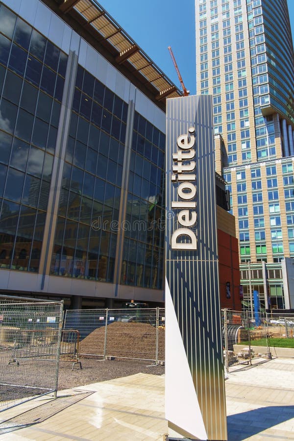 La Torre Deloitte French : Desloitte De Viajes Foto editorial - Imagen ...