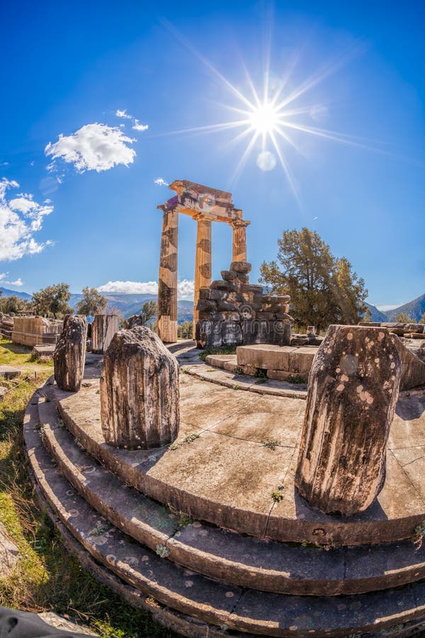 Delphi Con Las Ruinas Del Templo En Grecia Foto de archivo - Imagen de ...
