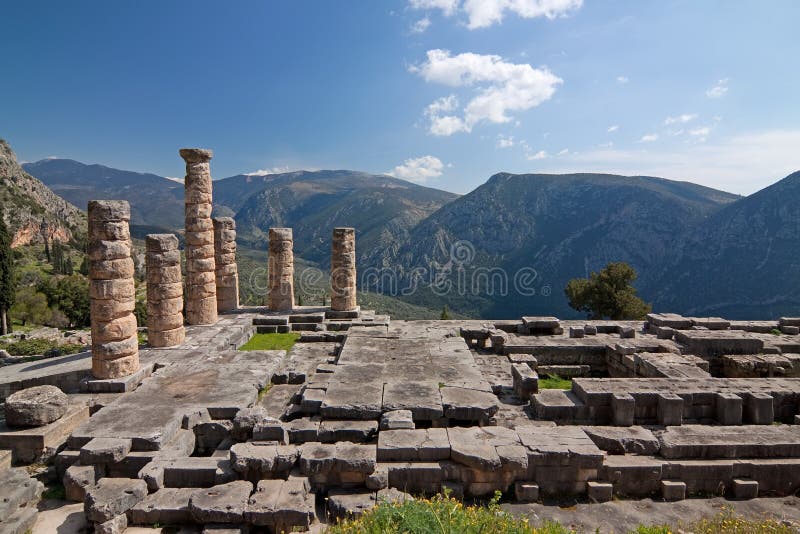 Delphi, Tempel van Apollo stock foto. Image of monument - 19088824