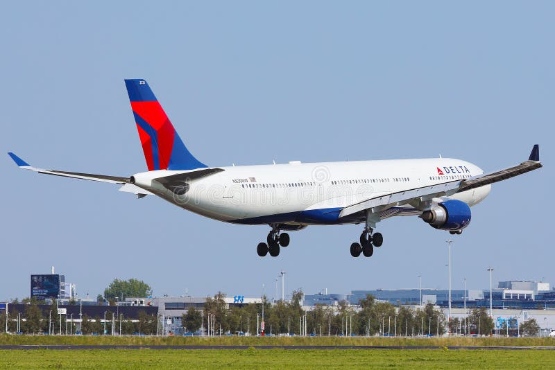 Delta Airlines Plane Taking Off Editorial Stock Image - Image of ...