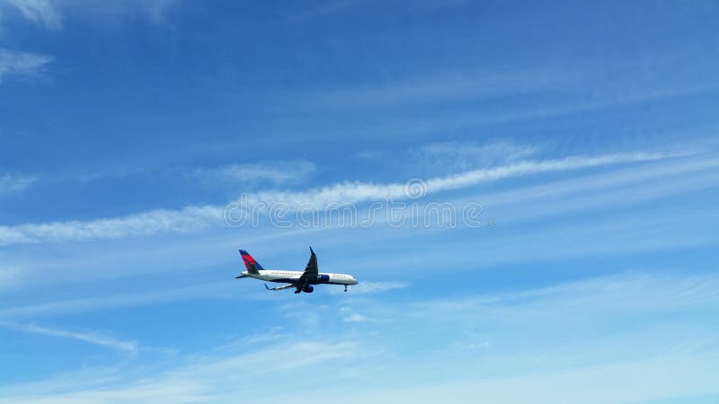 Delta Airlines plane editorial stock image. Image of skies - 76627604