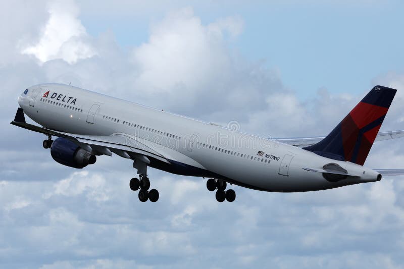 Delta Airlines Plane Taking Off from Runway Editorial Stock Photo ...
