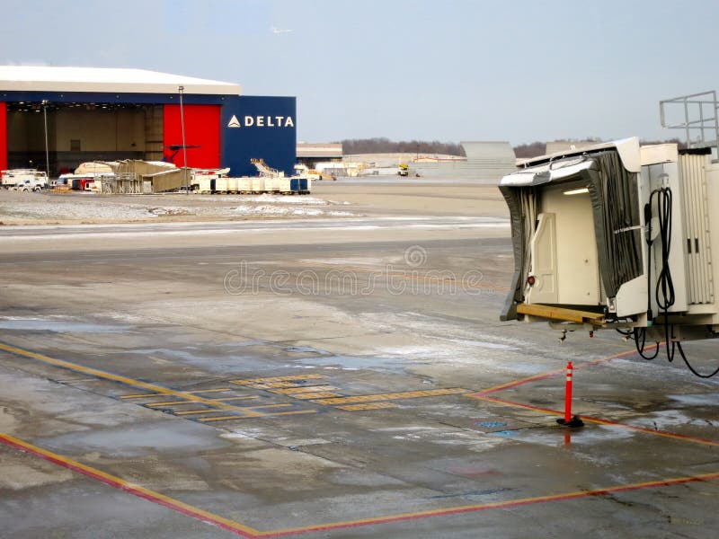 Delta Hanger editorial image. Image of transportation - 36803080