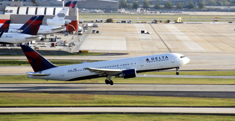 Delta jet taking off editorial stock photo. Image of aircraft - 21455283