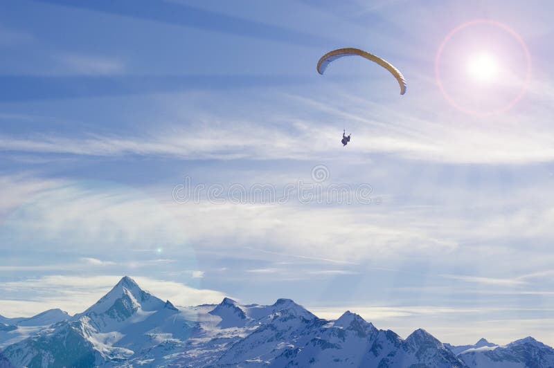 Parapente Hivernal Dans Les Alpes Photo stock - Image du crête, nature ...