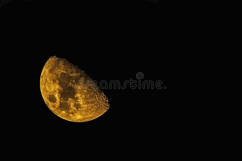 1,751 Demi Lune Jaune Photos libres de droits et gratuites de Dreamstime
