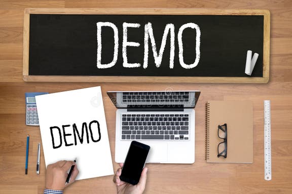 DEMO Demo Preview Ideal immagine stock. Immagine di allievo - 80105793