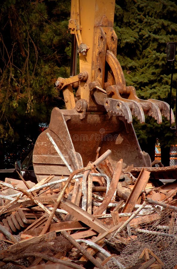 Demolition crane claw stock image. Image of backhoe, mighty - 10729139