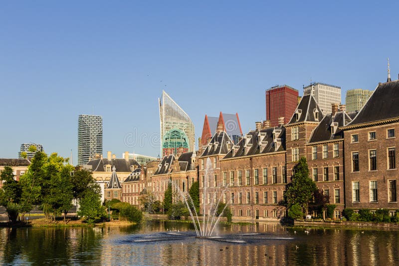 Skyline Von Den Haag Mit Den Gebäuden Des Binnenhof Palace, Mauritshuis ...