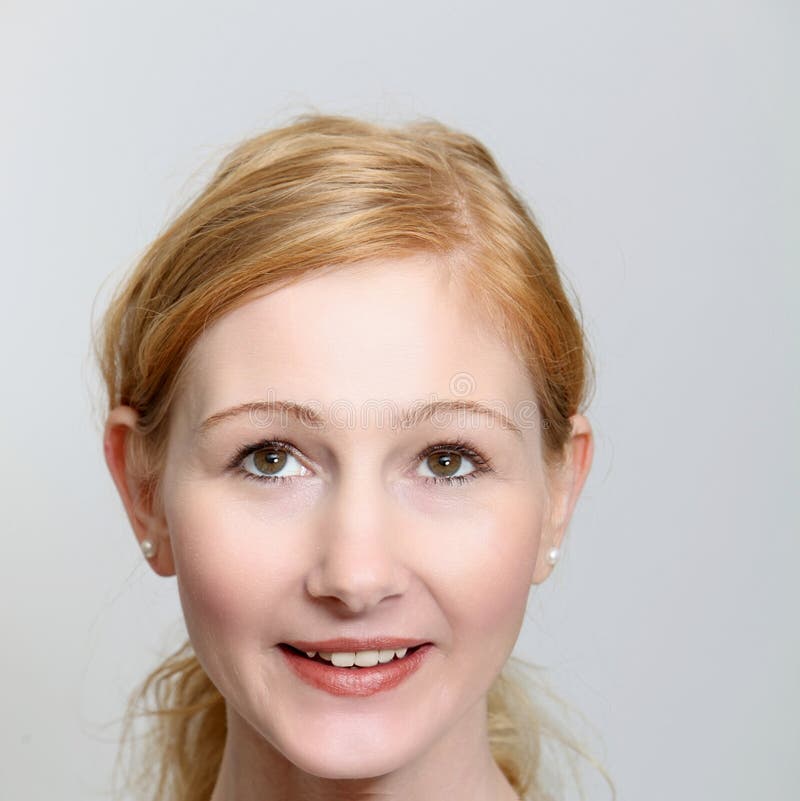 Den Lyckliga Unga Kvinnan Ser Upp Arkivfoto - Bild av förväntat ... Den Lyckliga Unga Kvinnan Ser Upp Arkivfoto - Bild av förväntat ...