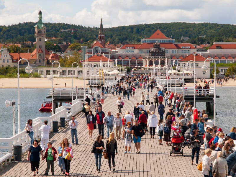 Sopot Pier Molo I Staden Av Sopot, Polen Redaktionell Fotografering för ...
