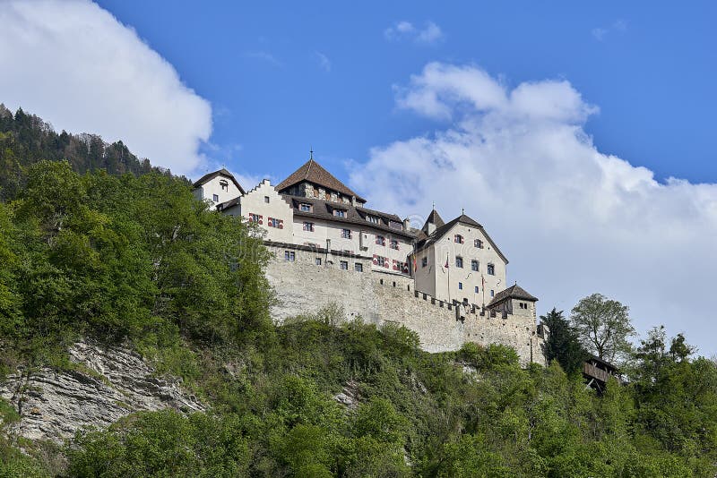 Den Vaduz Slotten I Liechtenstein Redaktionell Bild - Bild av gammalt ...
