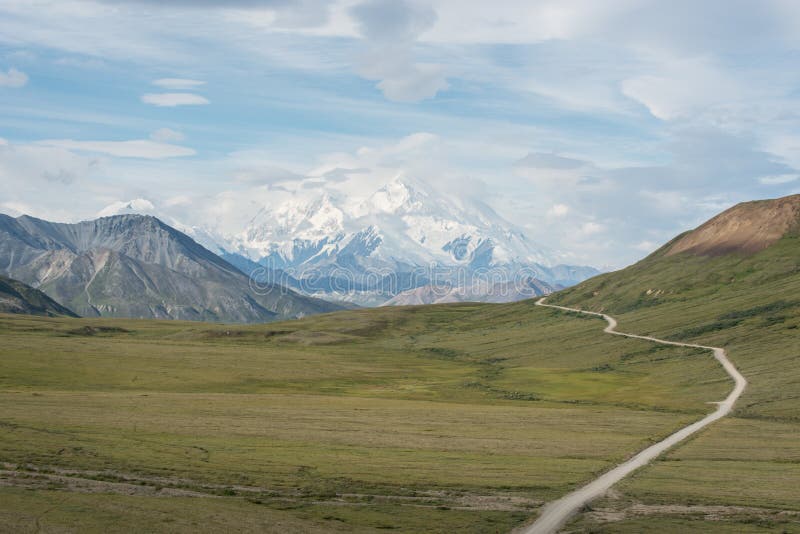 Denali (o Monte McKinley) imagem de stock. Imagem de azul - 32957463