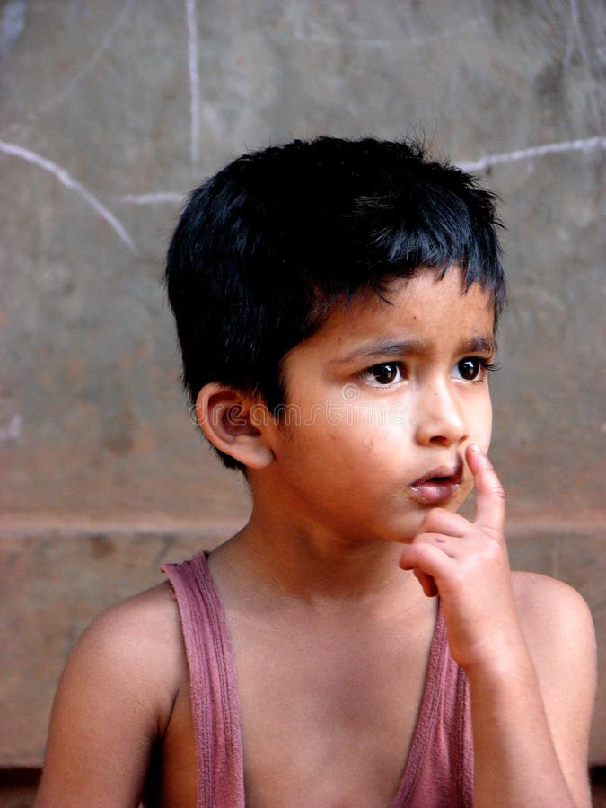 Denkendes Kind stockbild. Bild von frisur, griff, junge - 2240903