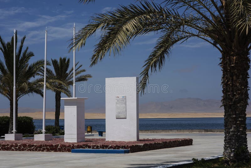 Denkmal in Paracas, Der Befreier Und Das Meer in Hommage an Die Landung ... Denkmal in Paracas, Der Befreier Und Das Meer in Hommage an Die Landung ...